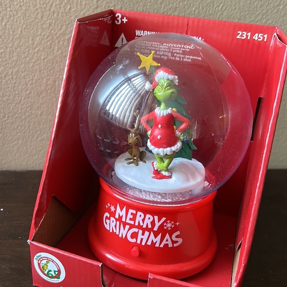 Holiday | Dr Seuss The Grinch With Christmas Gifts Musical Snow Globe ...